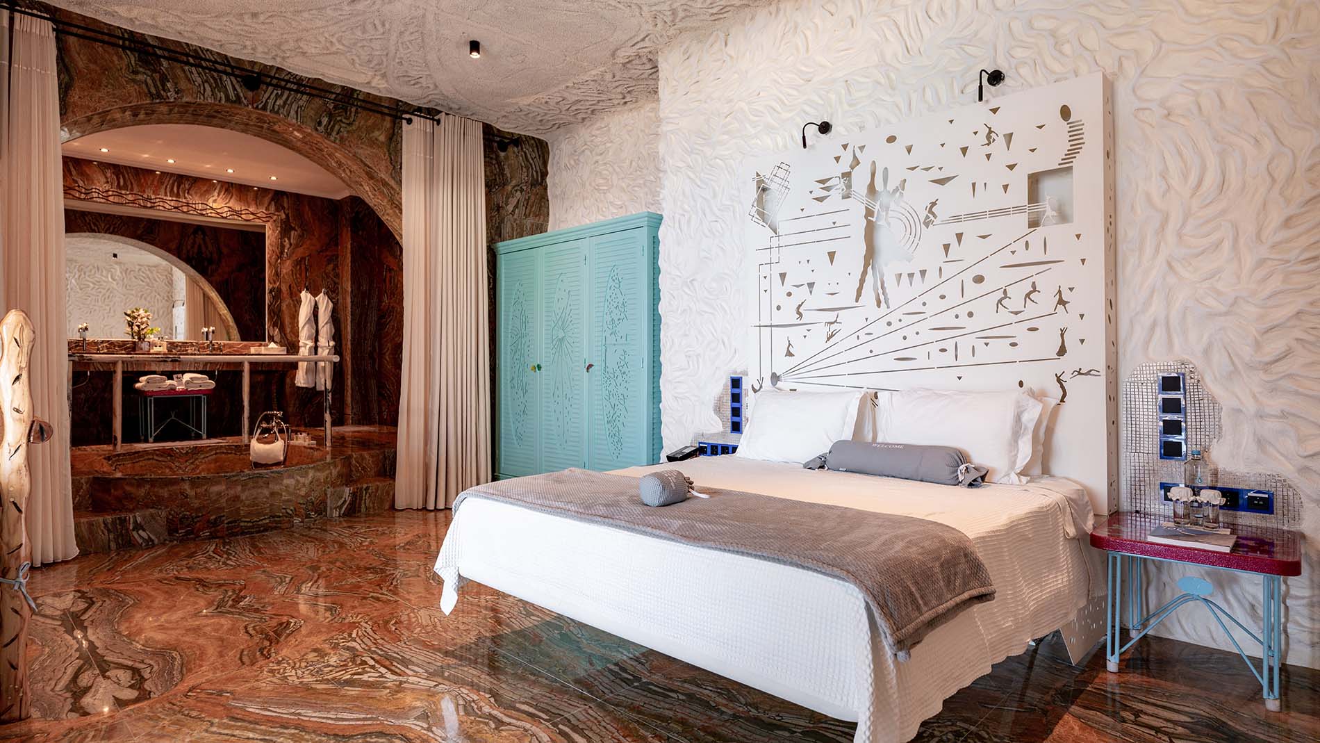 Calilo - Your Luxury Resort in Ios • We Love Our Life